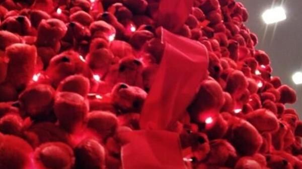 Ogilvy’s Holiday Lobby with Colorama Bears – Plush in a Rush